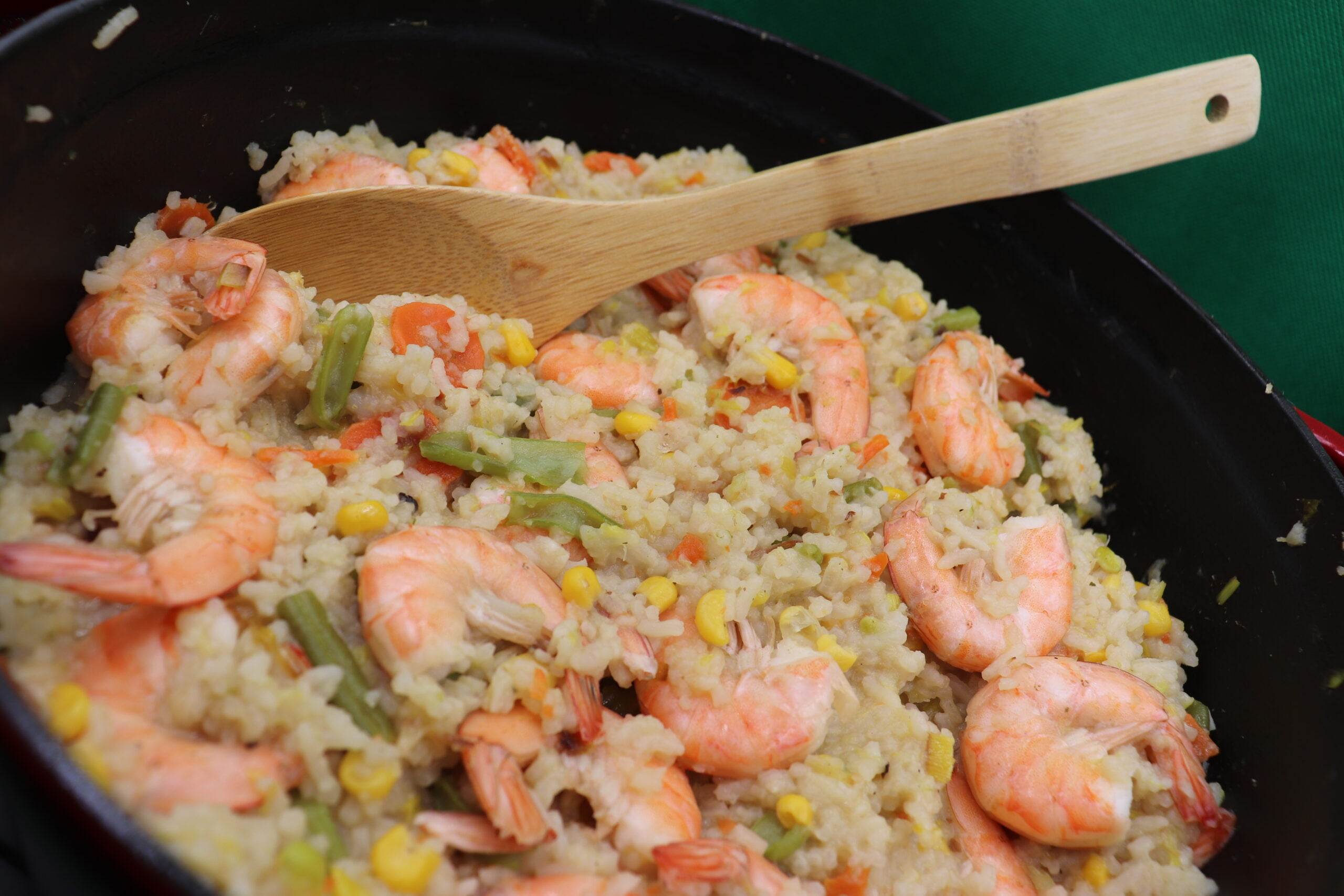 Delicious One-Pan Prawn & Veggie Rice - It's Food o'Clock