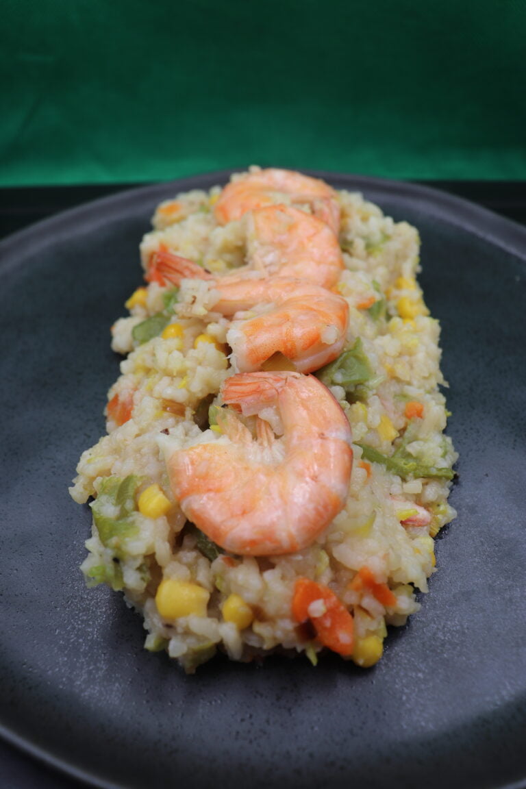 Delicious One-Pan Prawn & Veggie Rice - It's Food o'Clock